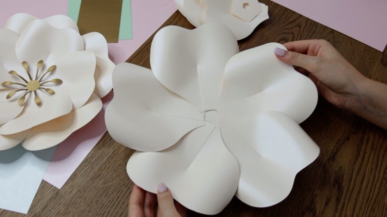 Large Paper Flower Tutorial DIY - FancyBloom - FancyBloom