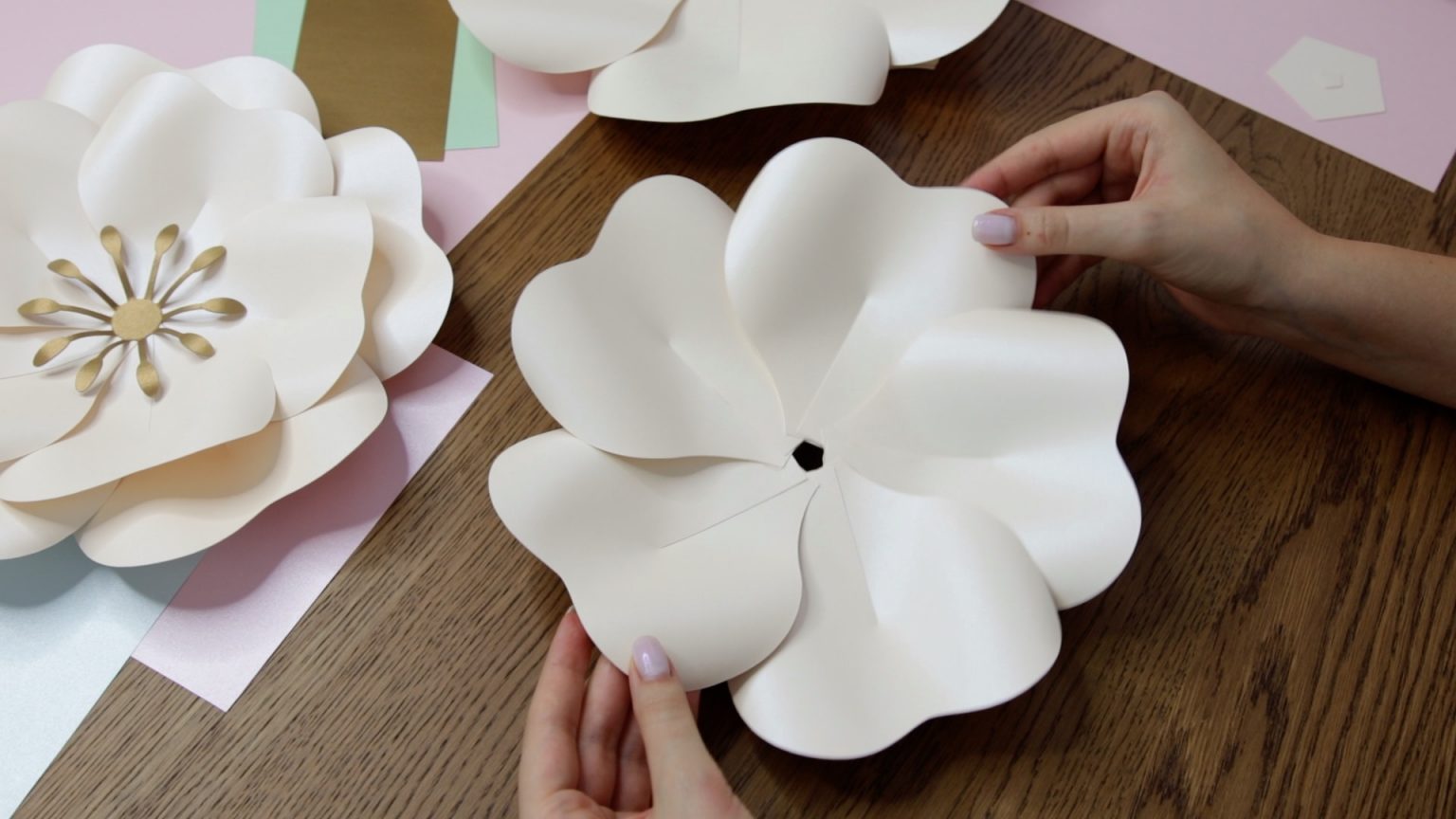 Large Paper Flower Tutorial DIY - FancyBloom - FancyBloom