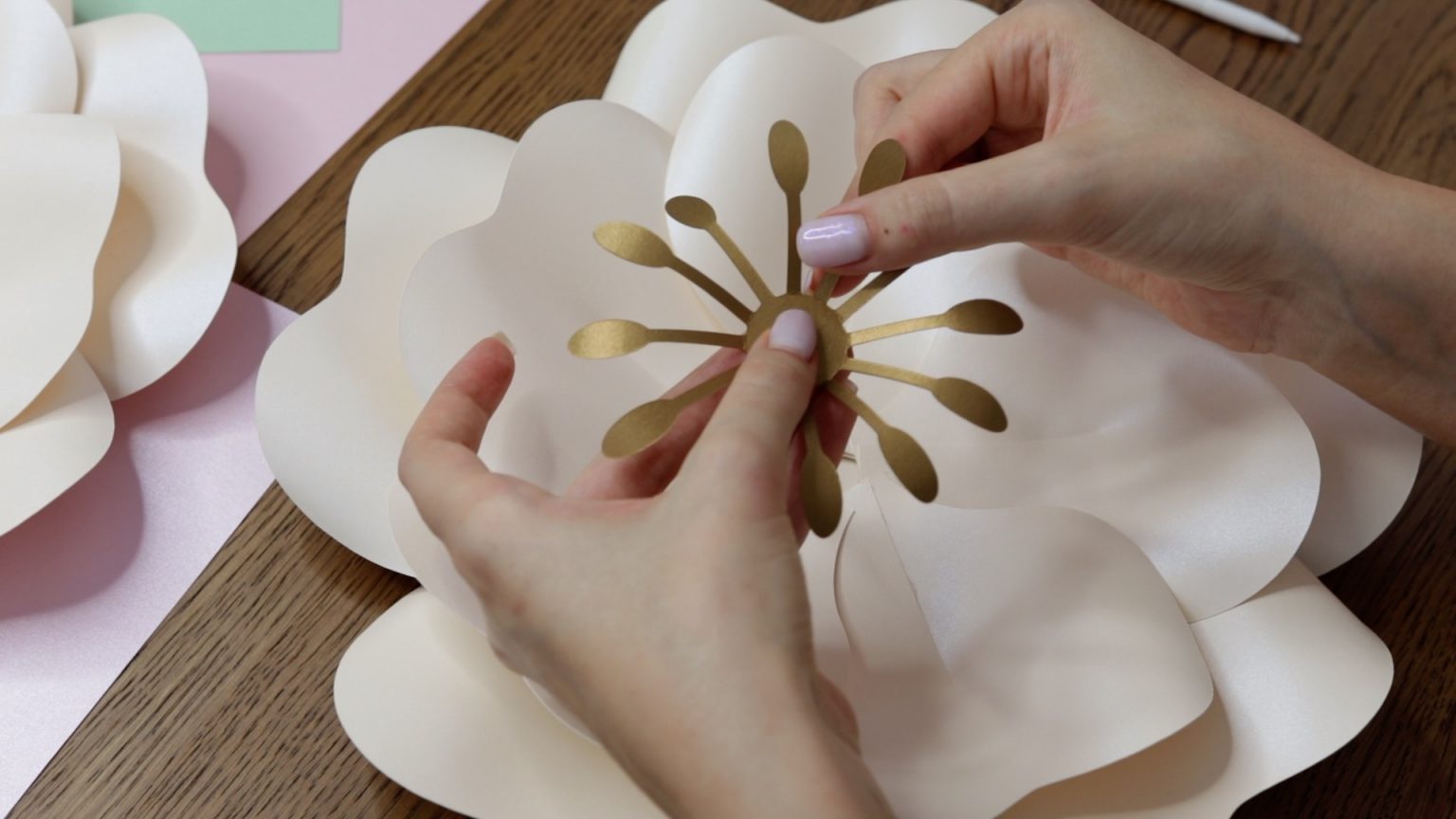 Large Paper Flower Tutorial DIY - FancyBloom - FancyBloom