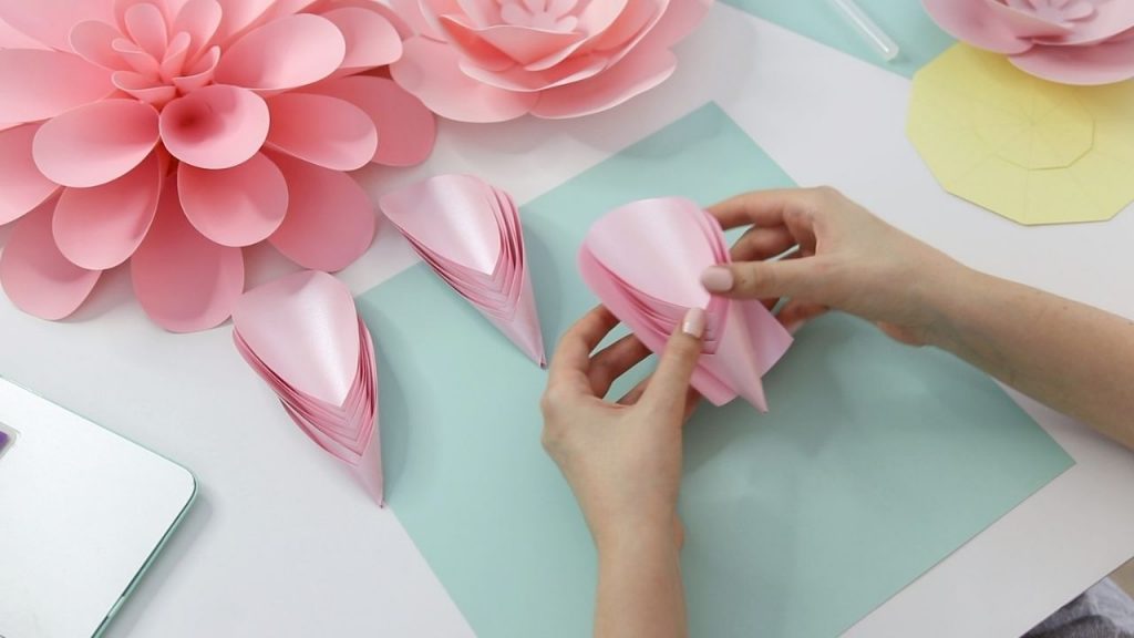 Paper Dahlia Tutorial (with Free Templates) - FancyBloom - FancyBloom