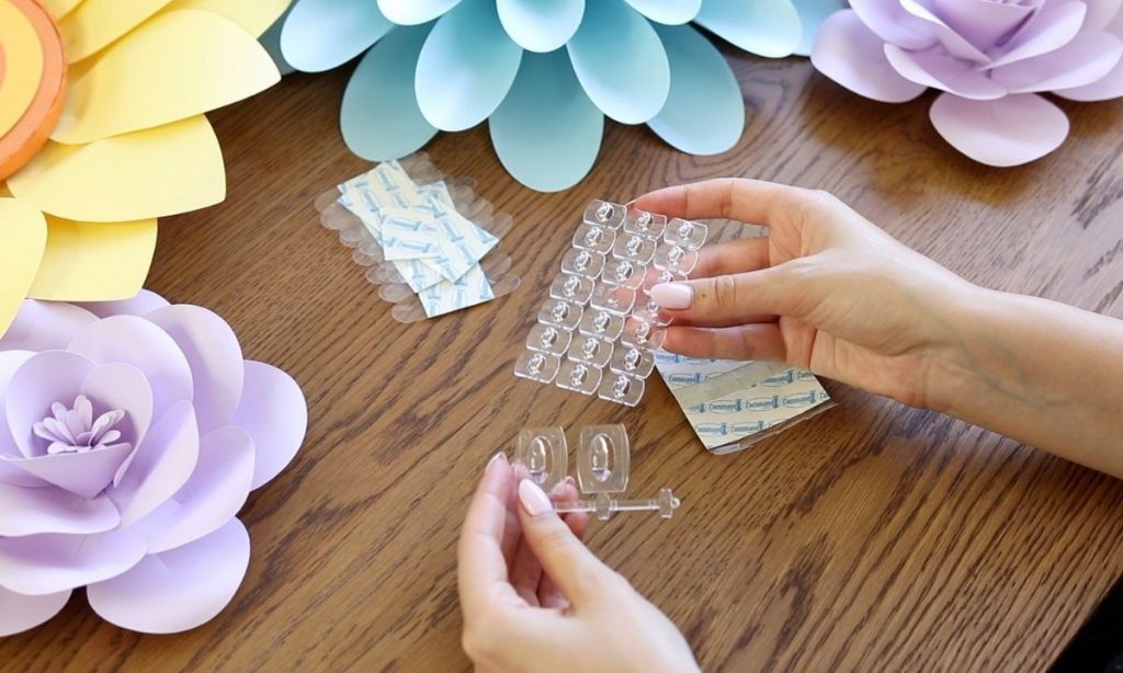 how-to-hang-paper-flowers-without-damaging-the-wall-fancybloom