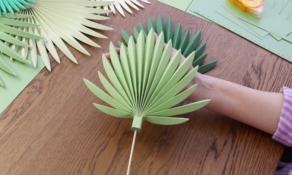 How To Make Paper Palm Leaves DIY (+ FREE Template) - FancyBloom ...